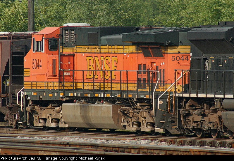 BNSF 5044